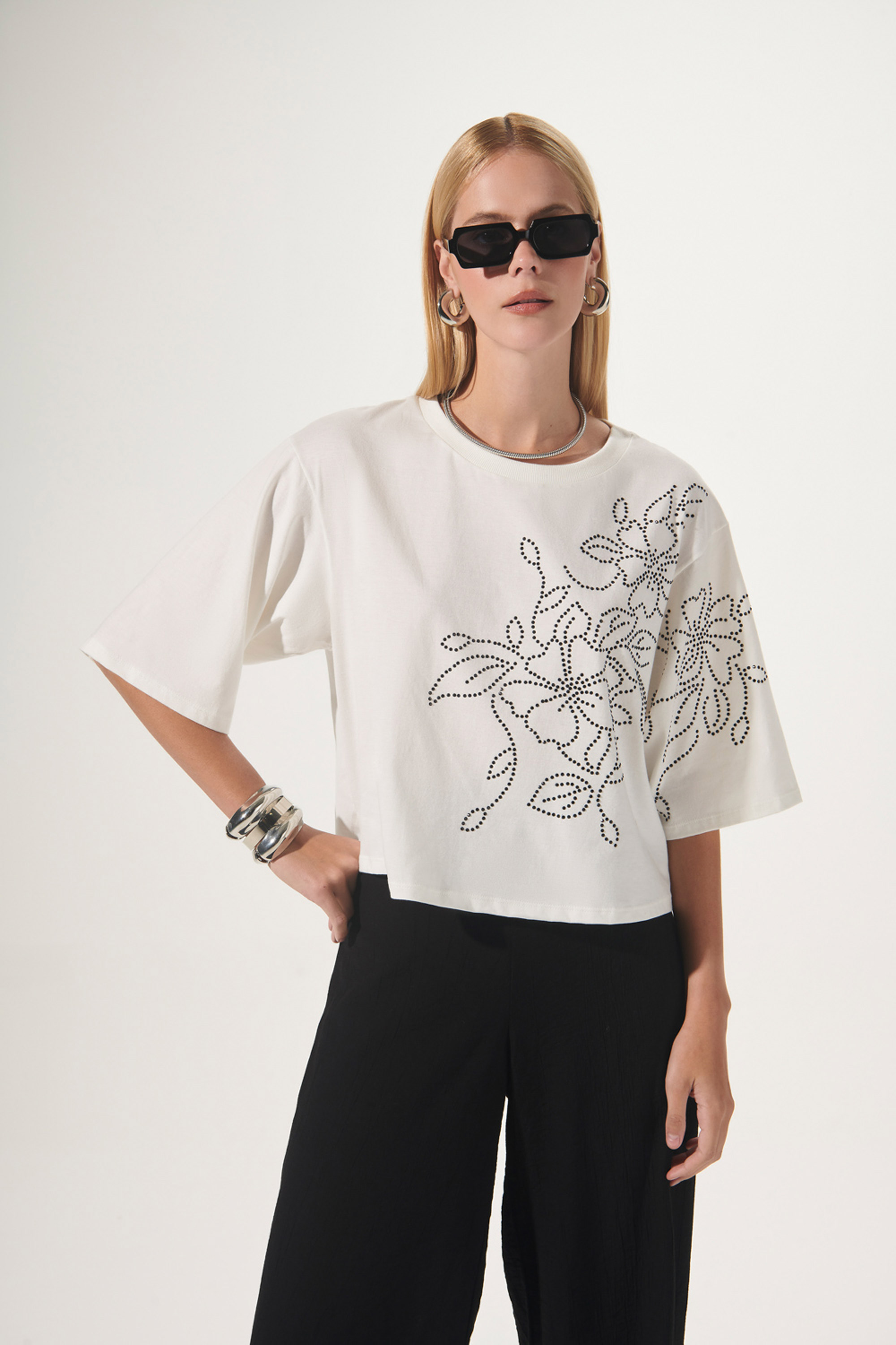 Tshirt Cava Deslocada com Termocolante - 8006